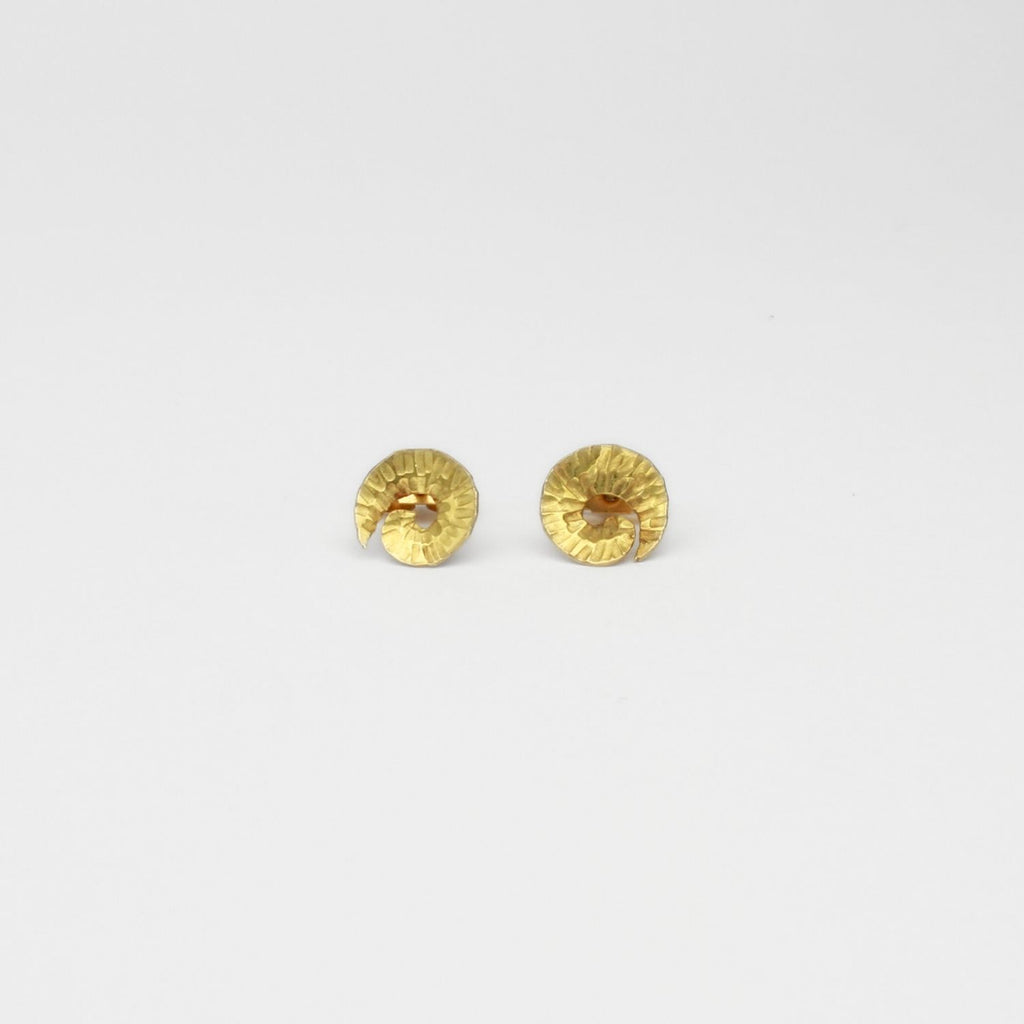 18ct gold spiral stud earrings by Charmian Ottaway – Mari Thomas Jewellery
